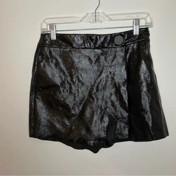 Zara | Skirts | Zara Vinyl Effect Shiny Black Faux Leather Skort Size ...